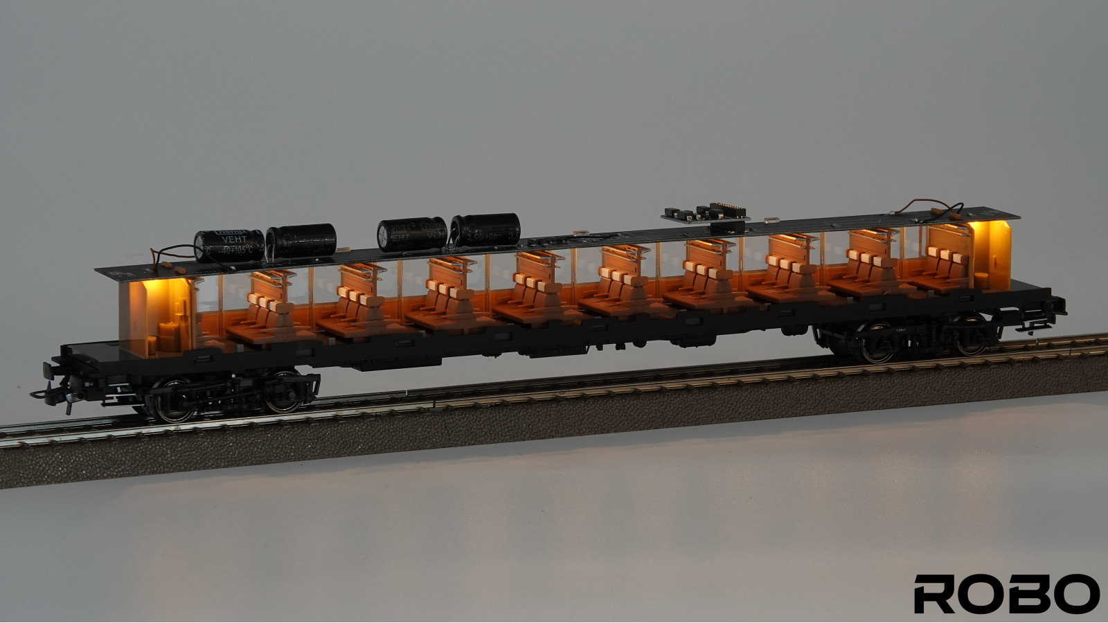 211121 - PKP 1kl, stacja Kraków, wagon z oświetleniem