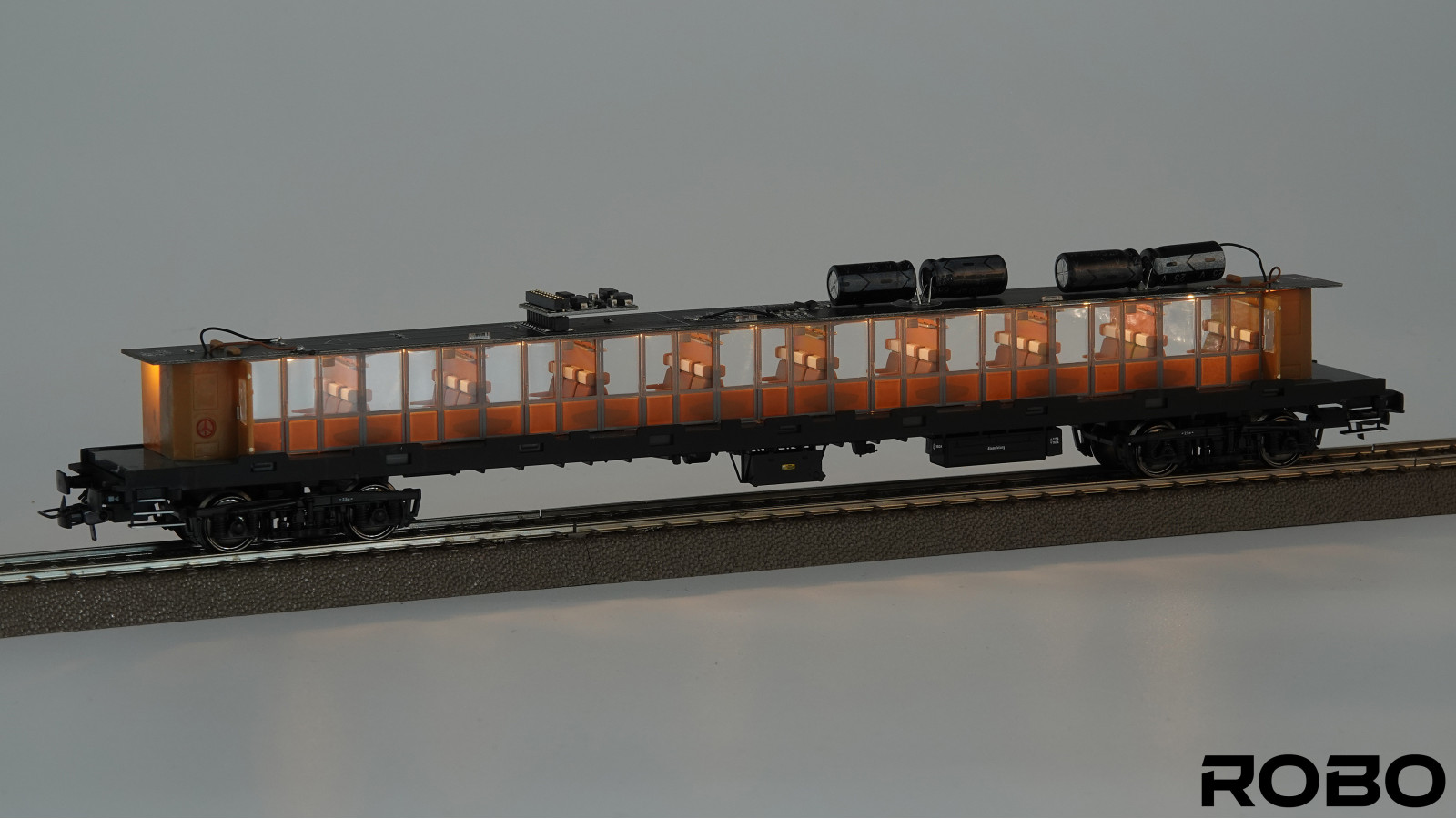 211121 - PKP 1kl, stacja Kraków, wagon z oświetleniem